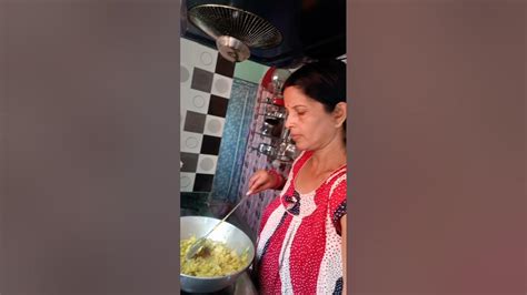 আজকের দিনে বিয়ের আগেকার কথা খুব মনে পড়ছে কত বন্ধুদের সঙ্গে ঘুরে