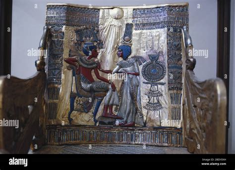 Egypt Pharaoh Throne Fotos Und Bildmaterial In Hoher Auflösung Alamy