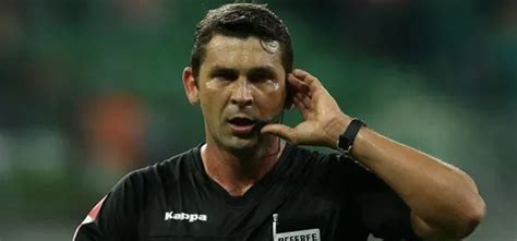 VAR que inventou pênalti pro Flamengo vai trabalhar em Palmeiras x