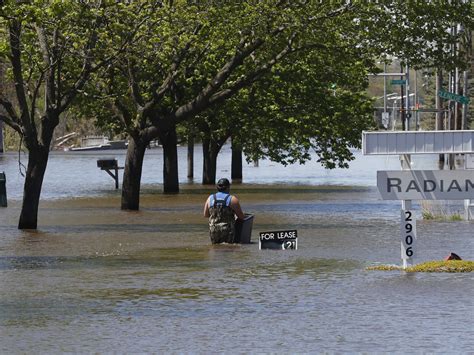 Historic Michigan Flooding Threatens Town With 9 Feet Of Water Npr