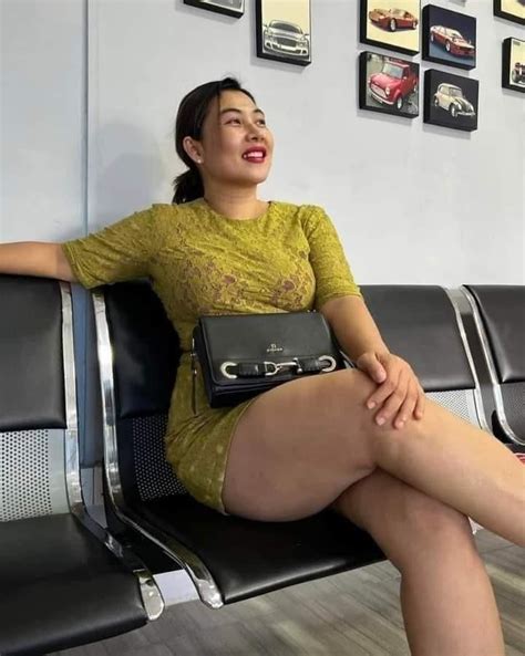 အချစ်ကားလေးမန့်မှာရှိတယ်နော် 👇👇 အန်တီလေး