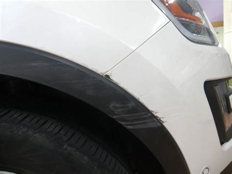 자동차 도색 차 긁힘 스크래치로 자동차 흠집제거를 위해 입고된 포드 익스플로러안양자동차외형복원과천수입차수리평촌차량복원산본