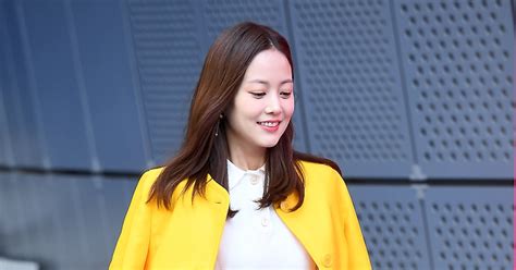 손여은 보는 사람이 더 추운 초미니 각선미 포토엔hd