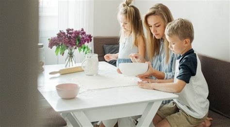 Care sunt famiile din România care vor primi cu 50 mai mulţi bani Jurnalul National