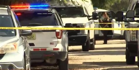 Policía Busca Pistas Sobre El Asesinato De Un Joven En Vecindario Del
