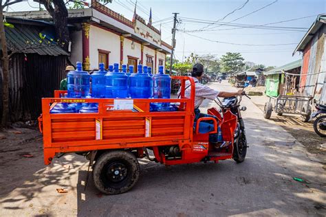 သားဖွားဆရာမနှင့် Hiv လူနာစောင့်ရှောက်ရေး စေတနာ့ဝန်ထမ်းတဖြစ်လဲ ရပ်ရွာအခြေပြုရေဖြန့်ဖြူးရုံ၏ ခေါင