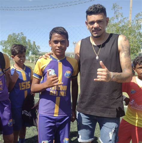 Futmais Menino Fut on Twitter Ele vem passar sempre as férias aqui Um rapaz humilde e que