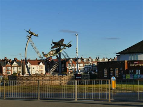 Sculpture In Gynn Square Stephen Craven Geograph Britain And Ireland