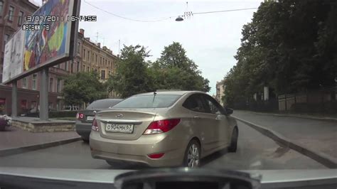 Девушка за рулем замыслила что то своеобразное Youtube