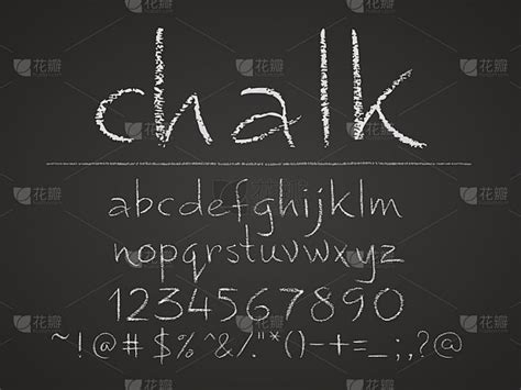 小写字母、数字和符号手绘在黑板上