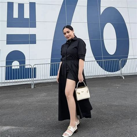 Hadir Di NYFW Harga Outfit Nagita Slavina Bikin Geleng Geleng