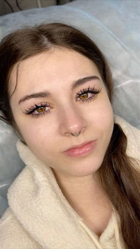 Наращивание нижних и верхних ресниц Ресницы Большие ресницы Длинные густые ресницы