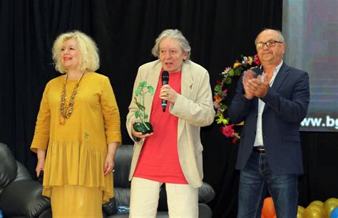 Димитър Въжаров връчи на Михаил Белчев статуетка „Дървото на надеждата“ Средногорски БАГРИ