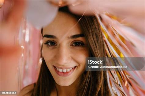 Pesta Gadis Lajang Foto Stok Unduh Gambar Sekarang 20 29 Tahun