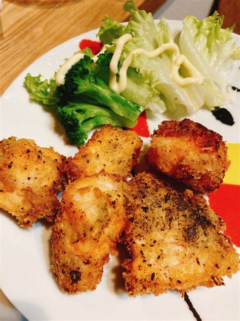 鮭のフライパン粉焼きです。パン粉だけ炒ってマヨネーズで焼きじ キユーピーコミュニティ おはなしダイニング La Vida