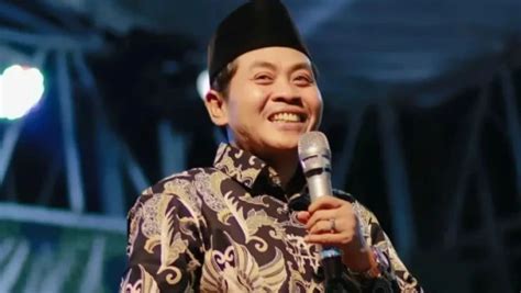 Kh Anwar Zahid Pentingnya Silaturahim Dan Hormat Orang Tua