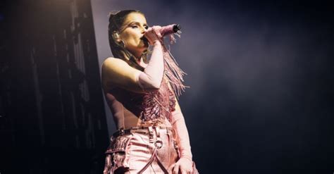 Fans Left Concerned For Nelly Furtado After Nasty Fall On Stage During