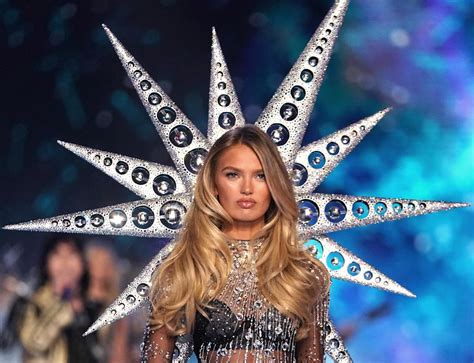 Victorias Secret Fashion Shows In Images Through The Years Yahoo Sports
