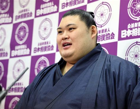 大の里が優勝一夜明け会見「12時に寝た」 夏場所綱取りも「横綱は簡単になれない」｜ニフティニュース