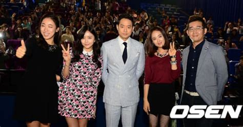 [사진]밤의 여왕 무대인사 팬들과 다같이 V포즈