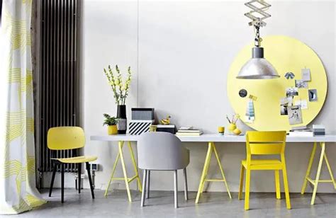 Le Gris Aime Le Jaune