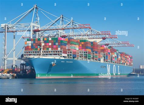 The 400 Metre 20000 Teu Ultra Large Container Ship Mol Triumph