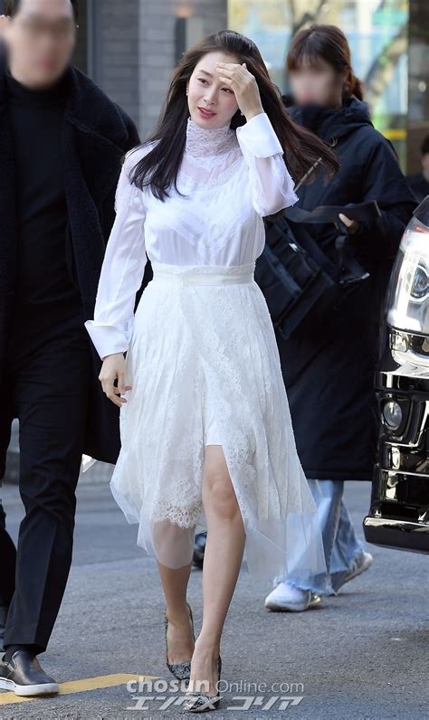 포토 김태희 롱 헤어에 순백 원피스여신의 등장