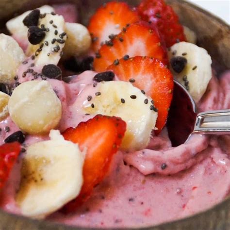 Strawberry Banana Smoothie Bowl Carrots And Cookies