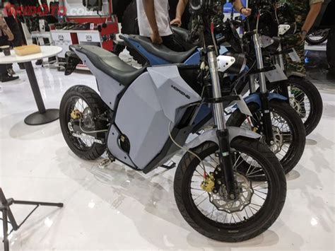 Prototipe Motor Listrik Pindad Bernama Moto Ev Di Indo Defense Expo And Forum 2022 Dibuat Khusus