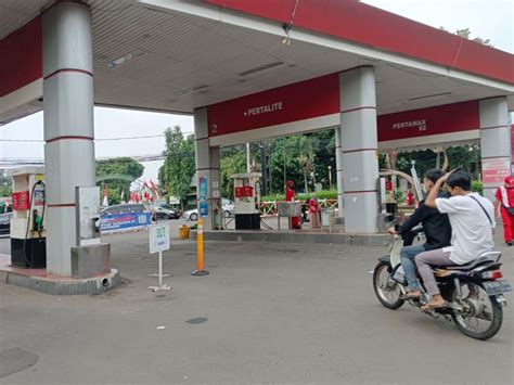 Jangan Kebawa Nafsu Ini Efek Buruk Isi Bensin Sampai Meluber AutoFun