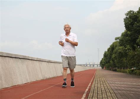 “老得慢”的男人一般都有6个共性，若你占2个以上，值得高兴！ 哔哩哔哩