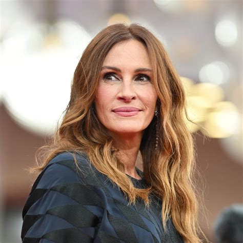 Julia Roberts Embraces Husband In Rare Romantic Photograph Hello