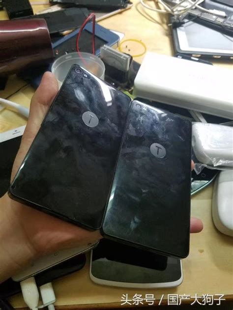 羅永浩很棒，458元打包買了兩個錘子t1手機 每日頭條
