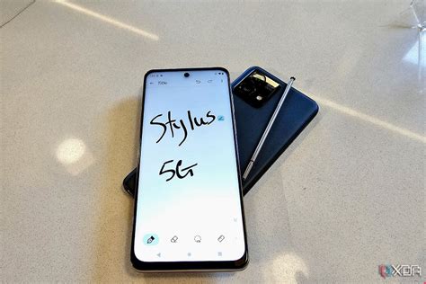 Motorola представила новый смартфон со стилусом