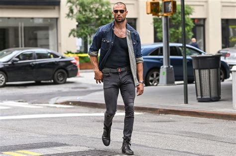 Men Warned Against Common Fashion Trend That Gives Women The Ick