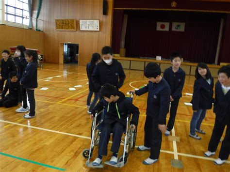 5年生車いす体験学習愛荘町