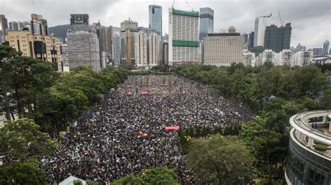 Hong Kong Une Manifestation Géante Et Sans Violence