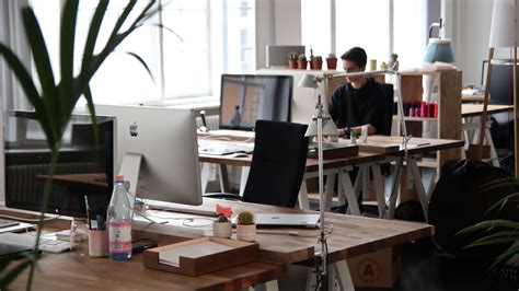 🗄 36 Office Decor Ideas To Revitalize Where You Work