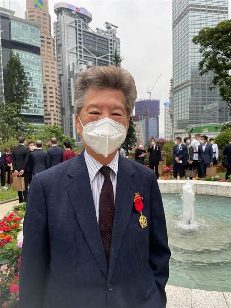今天是一年一度的勳銜頒授典禮，恭喜湯家驊先生獲金紫荊星章。召集人授勳 民主思路 Path Of Democracy