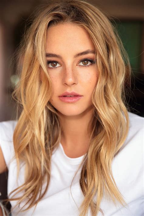 Hassie Harrison Girl Pictures Girl Photos Girl Pics Gorgeous Girls