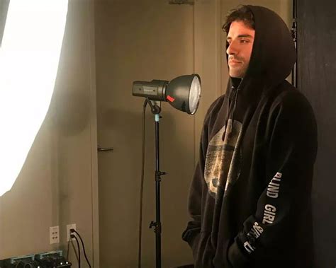 by elle adlı kullanıcının Oscar Isaac Universe panosundaki Pin