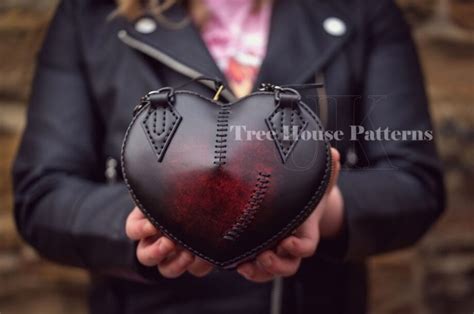 Выкройка кожаная маленькая женская сумочка в виде сердца (Love bag)