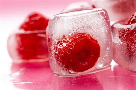 Premium Photo Raspberry Ice Cubes