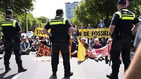 Wat Verklaart Het Succes Van Extinction Rebellion Combinatie Van Een