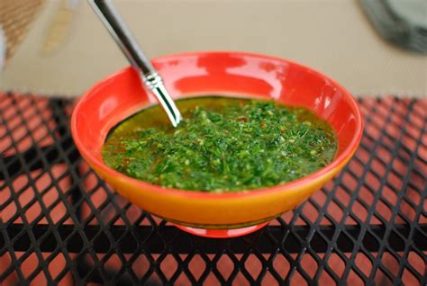 Chimichurri una salsa para acompañar el asado ASADACHO Fanaticos