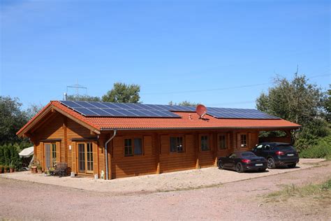 Blockhaus 94 mm nach Kundenwunsch, ca. 200 qm Grundfläche | Karst Holzhaus
