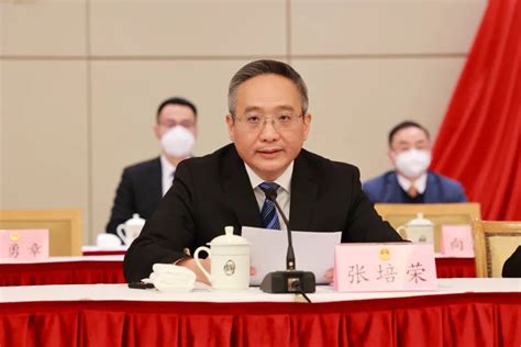 以崭新的精神风貌向着新时代的奋斗目标阔步前进！奉贤区六届人大三次会议胜利闭幕