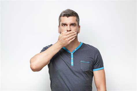 수염과 감정적인 사람에 대 한 개념 가리기에 대한 스톡 사진 및 기타 이미지 가리기 2015년 감정 Istock