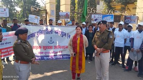 नुक्कड़ नाटक एवं रैली के माध्यम से आरटीओ ने दिए यातायात नियम का संदेश