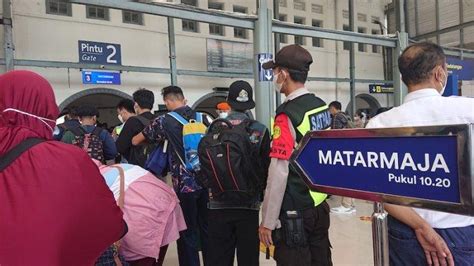 PT KAI Daop 1 Jakarta Klaim Jumlah Penumpang Yang Berangkat Mudik Masih Cukup Tinggi